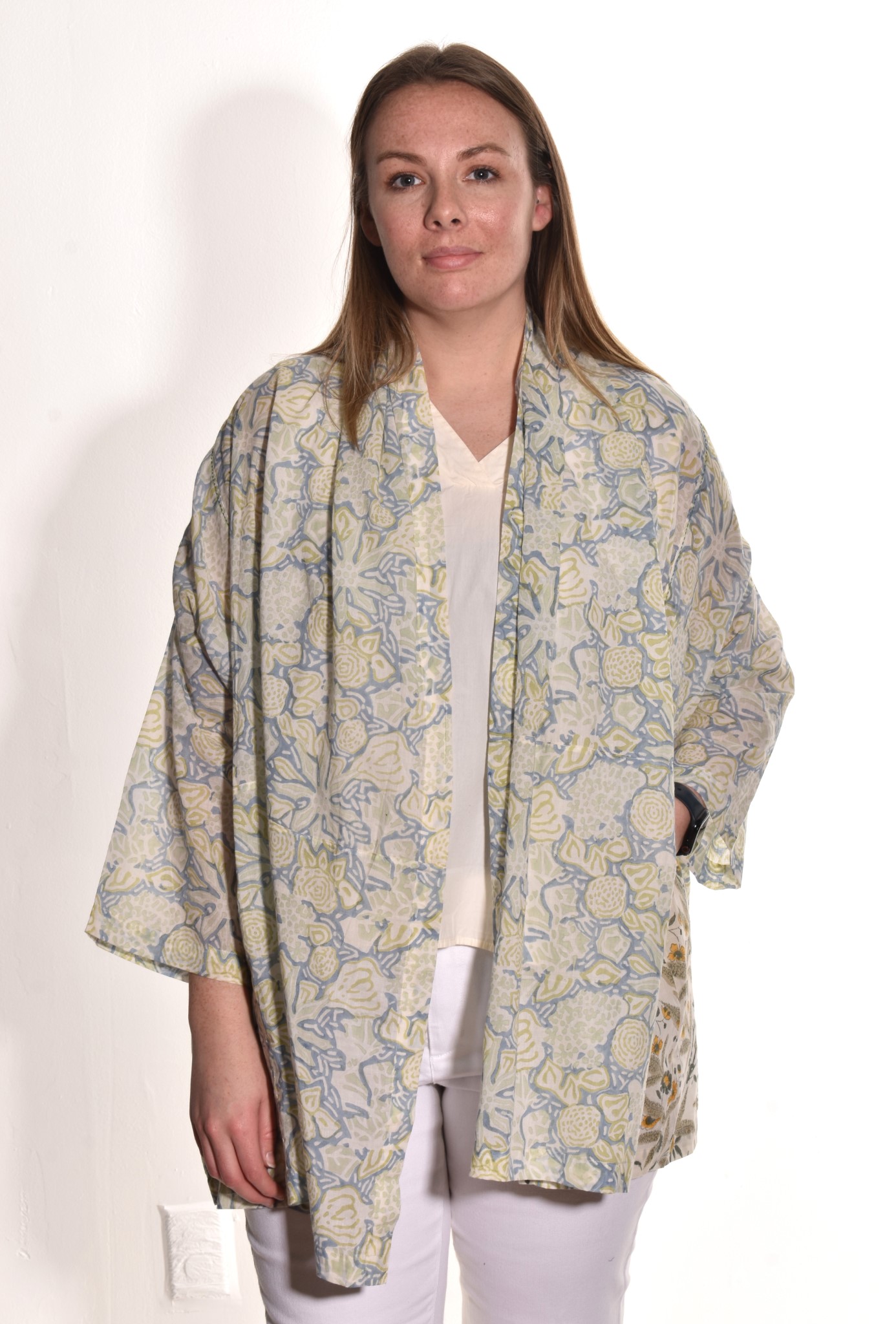 Lea. One Size Kimono. - Lea's